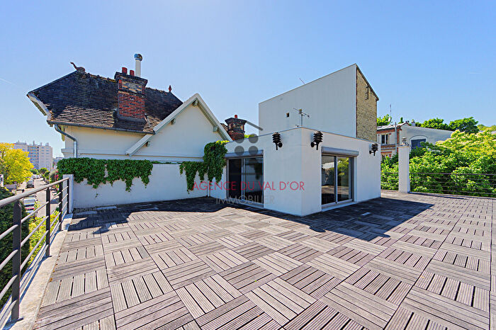 Suresnes, République : Maison 6 pièces à vendre