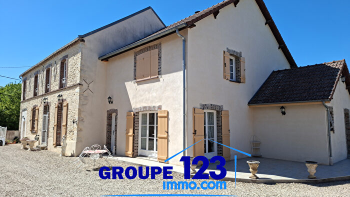 Lindry - Maison 9 pièces à vendre