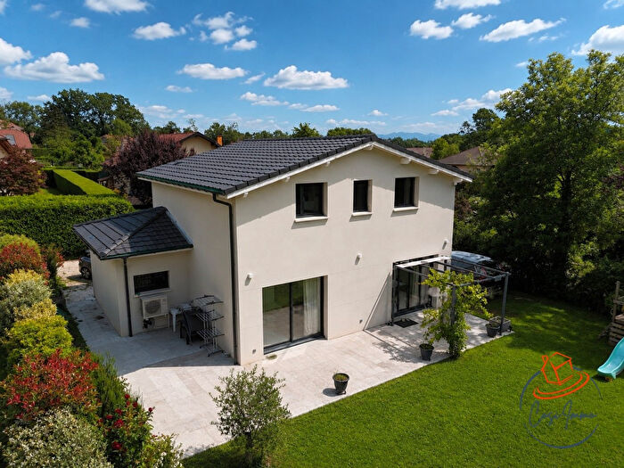 Maison 5 pièces à Cessy, à vendre