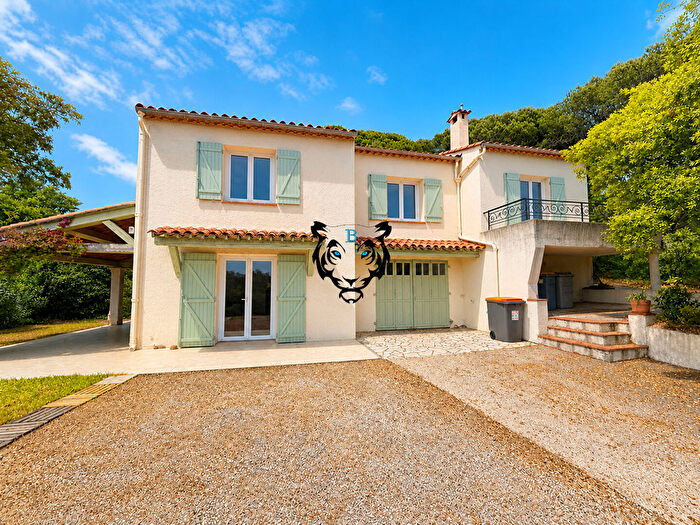 Roquebrune-sur-Argens, La Bouverie : Maison 9 pièces à vendre