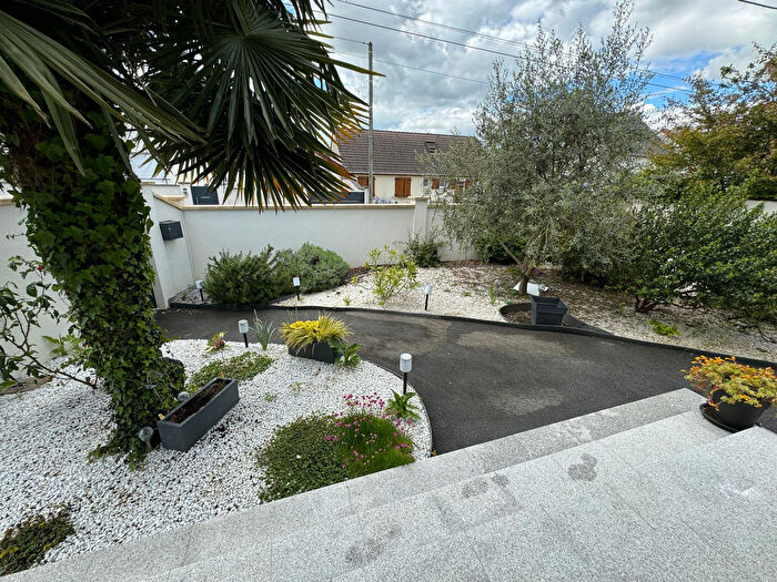 Maison à vendre - Fleury-les-Aubrais, Clos de la Grande Salle, Villevaude, Vallée, Ormes du Mail - 6 pièces - 5 chambres