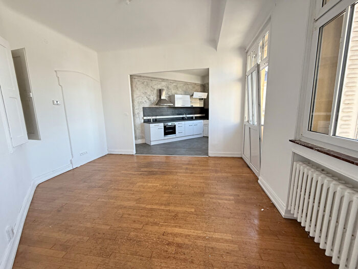 Appartement à louer - Thionville, Centre-ville, Gare - 3 pièces - 2 chambres