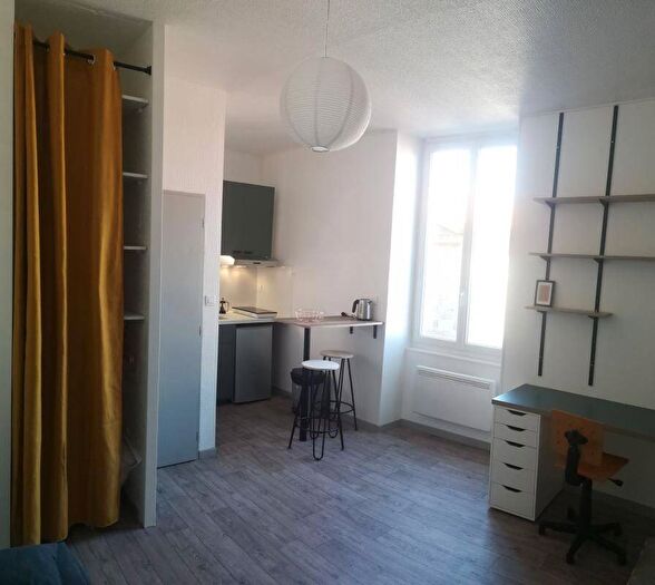 Centre Ville, Dax : Appartement 1 pièce à louer