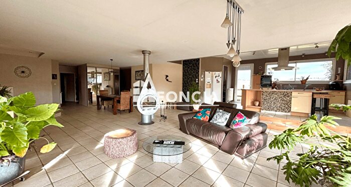 Maison à vendre - Pouyastruc - 4 pièces - 3 chambres