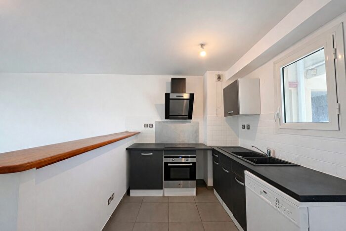 Appartement à vendre - Saint-Benoît - 3 pièces - 2 chambres