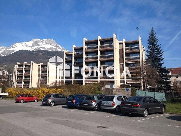 Appartement à louer - Peripherie Sud, Sallanches - 3 pièces - 2 chambres