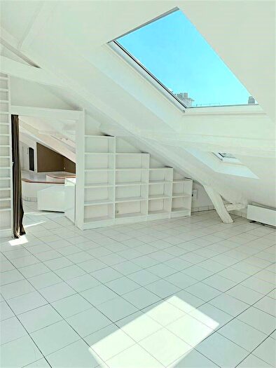 Appartement à louer - Elysées-Madeleine, Paris ème arrondissement - 4 pièces - 3 chambres