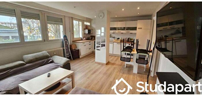 Appartement à louer - Cronenbourg Ouest, Strasbourg - 1 pièce - 3 chambres