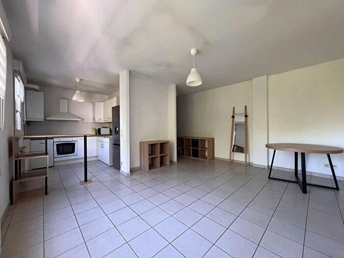 Appartement à louer - Nord et Sud Est, Terville - 2 pièces - 1 chambre