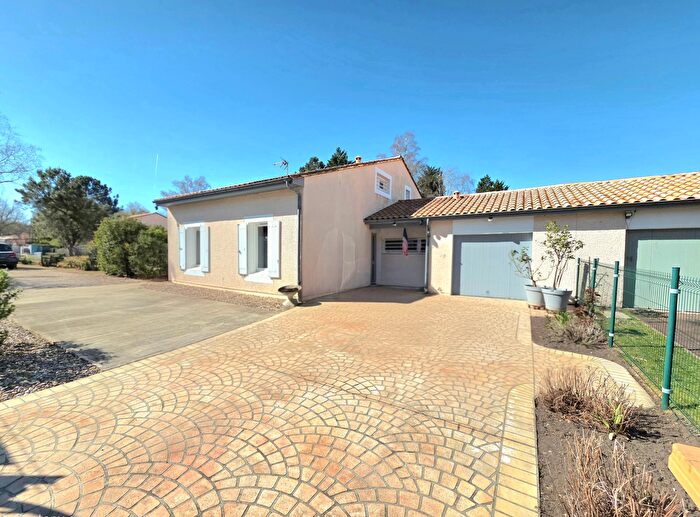 Maison à vendre - Étauliers - 5 pièces - 4 chambres