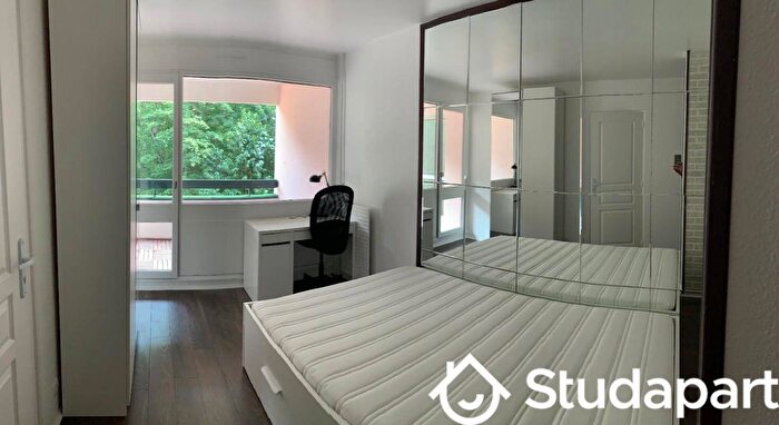 Appartement à louer - Descartes, Champs-sur-Marne - 1 pièce - 1 chambre