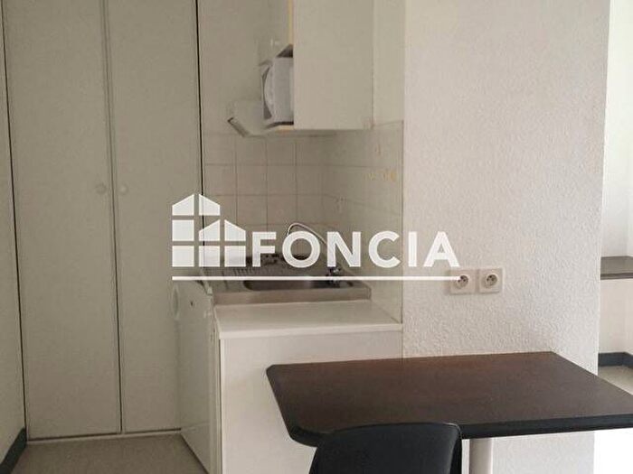 Appartement à louer - Nord, Bruz - 1 pièce