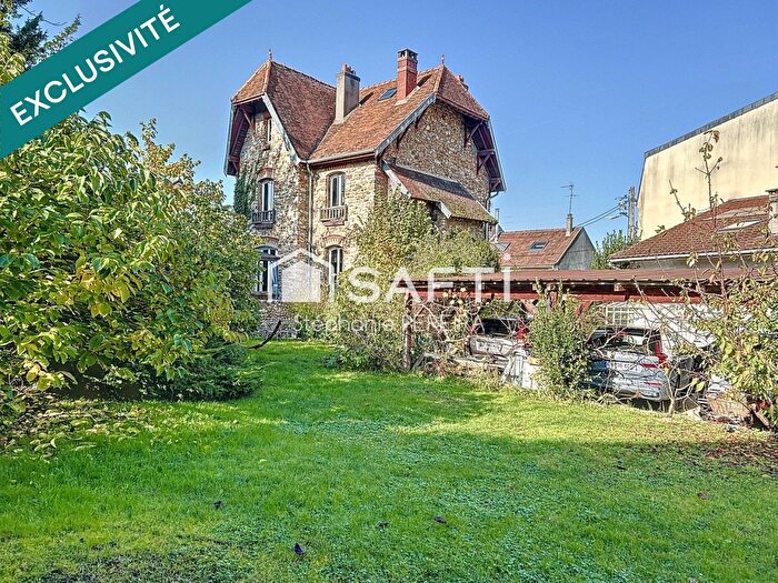 Maison 11 pièces à vendre à Pontault-Combault, Centre commercial