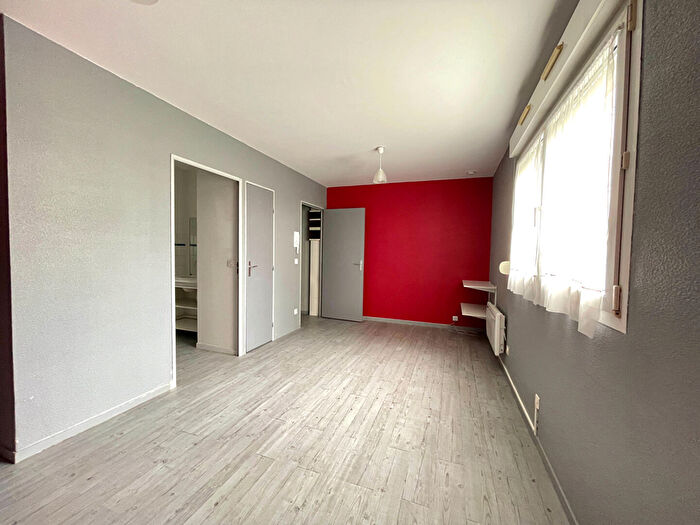 Appartement à louer - Quartiers Nord-Est, Les Longs Champs - 1 pièce