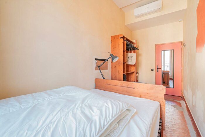 Appartement à louer - Cinq Avenues, Marseille ème arrondissement - 10 pièces - 10 chambres