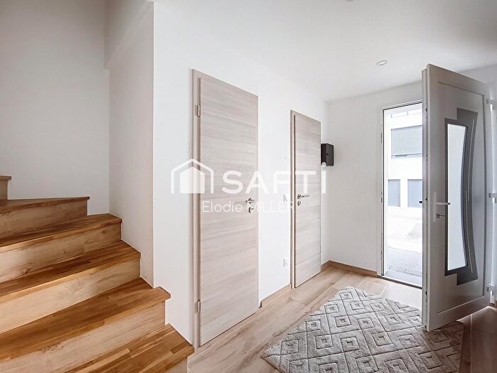 Maison à vendre - Neuves-Maisons - 4 pièces - 3 chambres