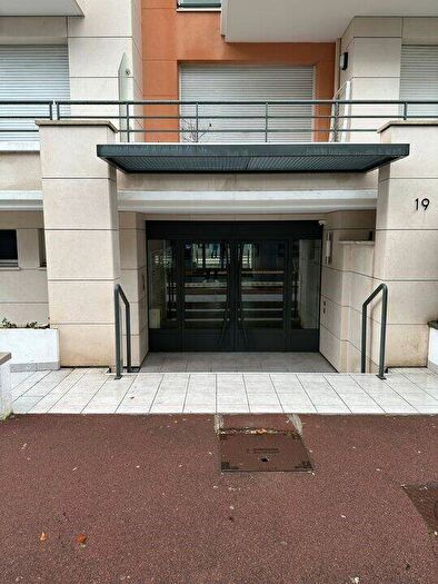 Appartement à louer - Plateau Ouest, Suresnes - 1 pièce