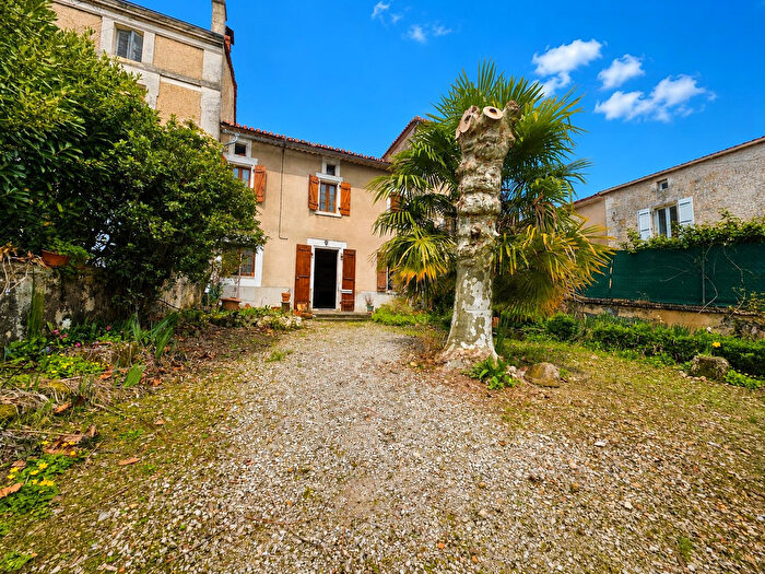 Ruelle-sur-Touvre : Maison 4 pièces à vendre