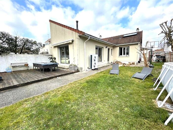 Maison 5 pièces à Pontault-Combault, à vendre