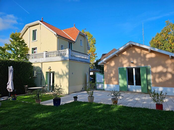 Maison 9 pièces à vendre à Puy-Guillaume
