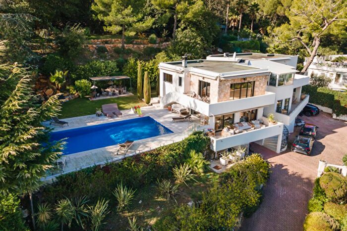 Maison à vendre - Vallauris, Retenaou, Brusquets, Devens, Zone dactivité Saint-Bernard - 11 pièces - 6 chambres