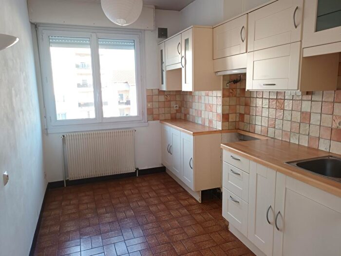 Villeurbanne, Grand Clément : Appartement 4 pièces à louer