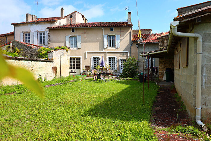 Aigre - Maison 5 pièces à vendre