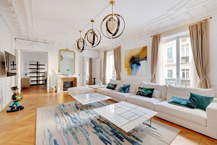 Appartement à louer - Triangle dOr, Paris ème arrondissement - 5 pièces - 3 chambres