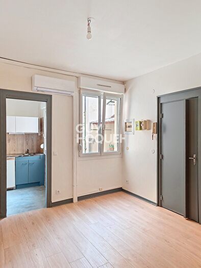 Appartement à louer - Reims, Europe, Chemin Vert - 1 pièce