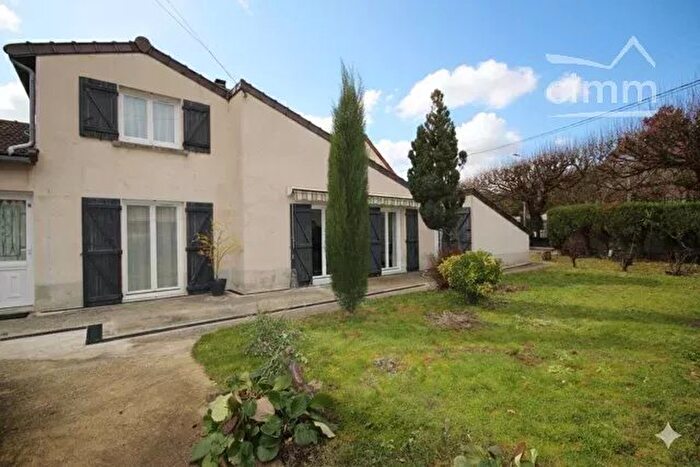 Maison à vendre - Champs-sur-Marne, Bords de Marne - 4 pièces - 1 chambre