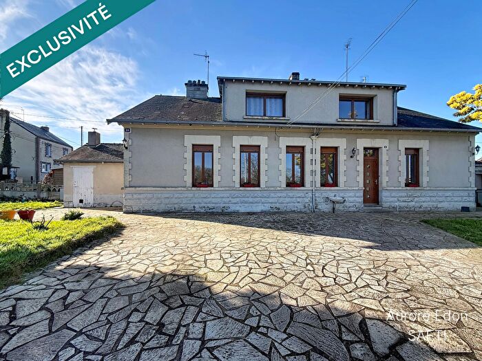 Maison à vendre - Noyant-la-Gravoyère - 6 pièces - 4 chambres