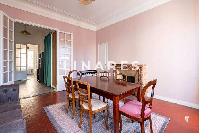 Appartement à louer - Castellane, Marseille ème arrondissement - 4 pièces - 3 chambres