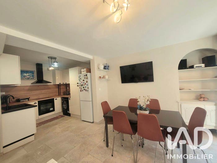 La Ville, L'Isle-sur-la-Sorgue : Maison 3 pièces à louer
