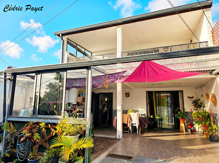 Maison à vendre - Le Tampon, Onzième, Douzième - 5 pièces - 4 chambres