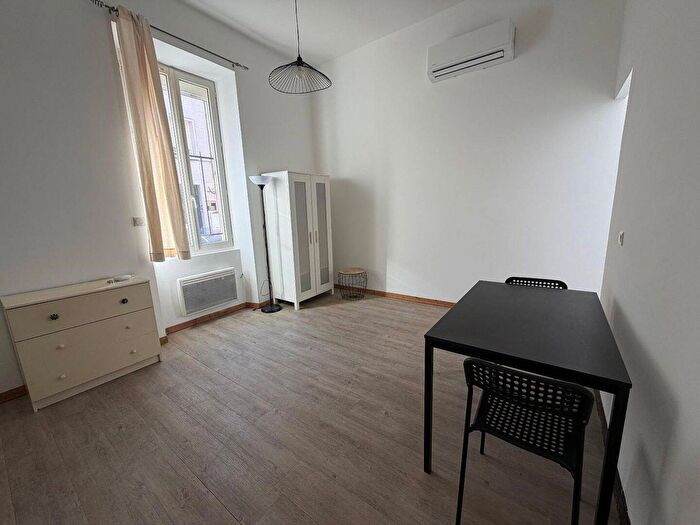 Appartement à louer - Centre Ville, Cavaillon - 1 pièce