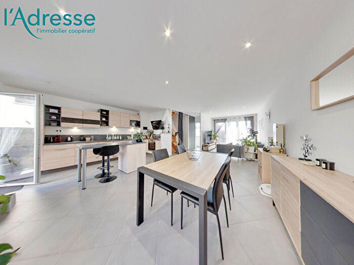 Maison à vendre - Champs-sur-Marne, Centre-ville - 5 pièces - 3 chambres