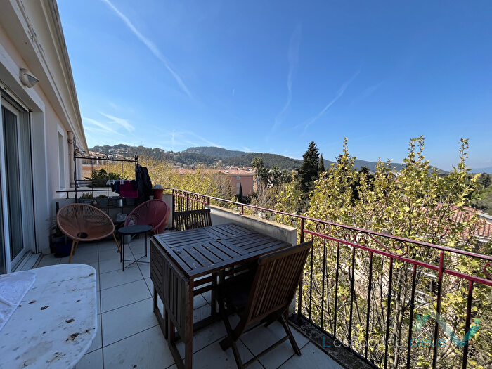 Appartement à louer - Hyères, Gare, Godillot - 2 pièces - 1 chambre