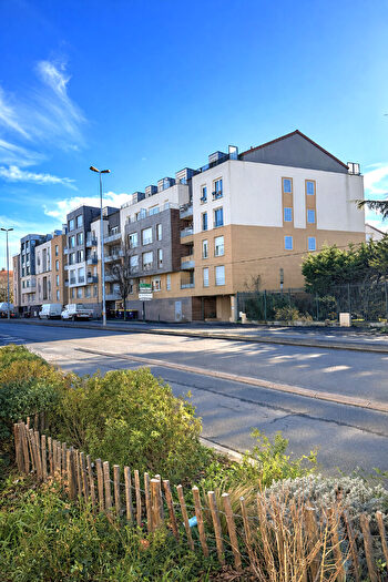 Appartement à vendre - Neuilly-sur-Marne, Bourg ancien, Pré Fleuri, Rives de Neuilly - 3 pièces - 2 chambres