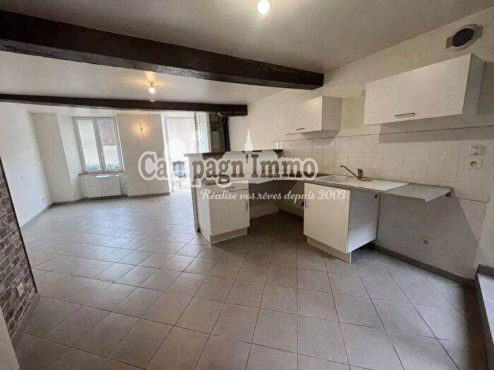 Maison 3 pièces à louer à Villechenève