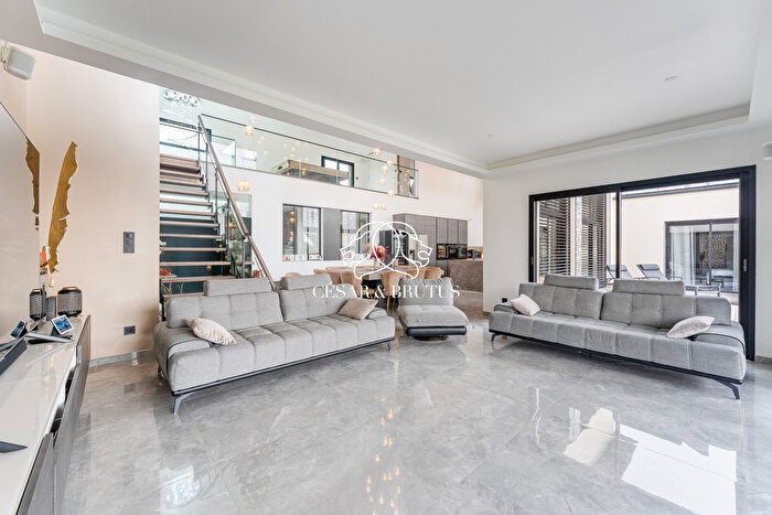 Maison 8 pièces à Satolas-et-Bonce, à vendre