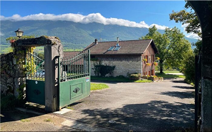 Maison à vendre - Châtillon-en-Michaille - 8 pièces - 4 chambres