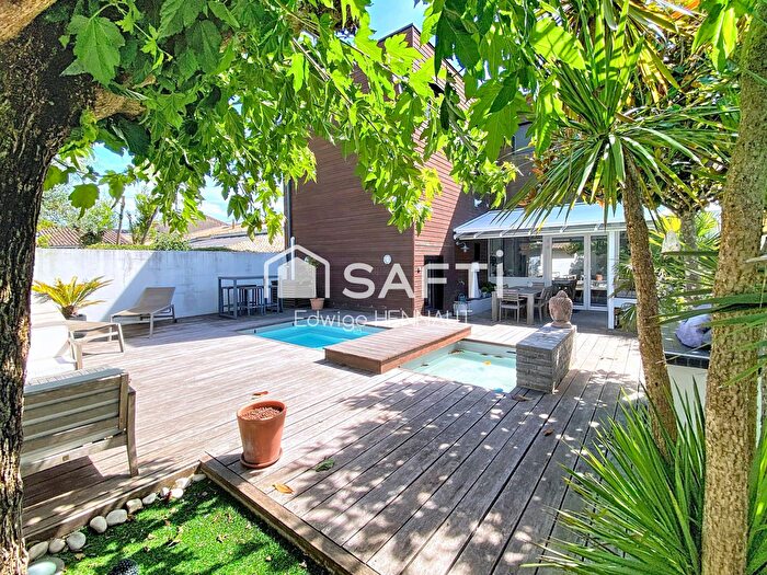 Maison 8 pièces à vendre à Saint-Médard-en-Jalles, Centre-ville