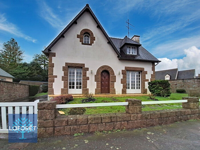 Maison à vendre - Saint-Étienne-en-Coglès - 7 pièces - 4 chambres