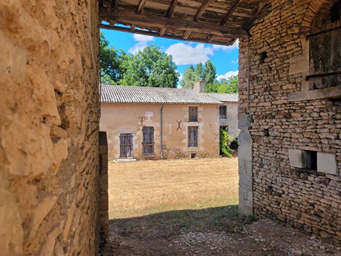 Maison 8 pièces à Vouillé, à vendre