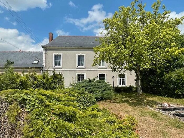 Maison à vendre - Savigné-sur-Lathan - 8 pièces - 5 chambres