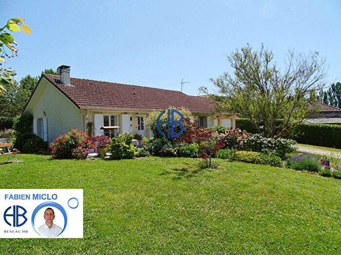 Maison à vendre - Montrevel - 5 pièces - 4 chambres