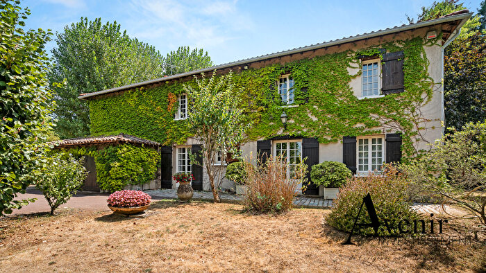 Maison à vendre - Lissieu - 8 pièces - 7 chambres