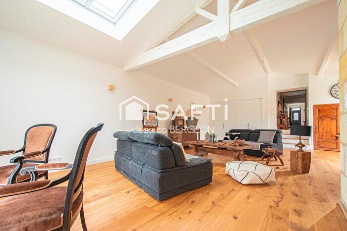 Maison à vendre - Saint-Loubès - 7 pièces - 4 chambres