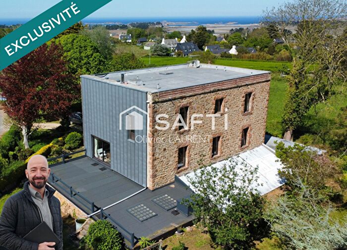 Maison à vendre - Penvénan - 9 pièces - 6 chambres