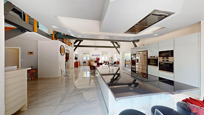 Maison 10 pièces à Anjoutey, à vendre